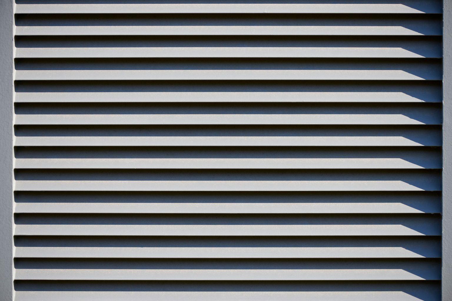 Ventilación Industrial: Todo lo que Necesitas Saber sobre los Louvers